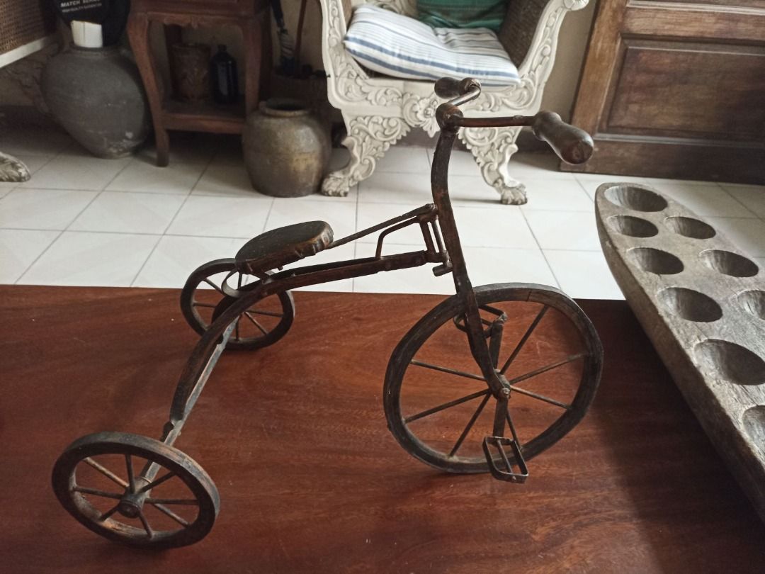 1920s bike scale model, Furniture & Home Living, Home Decor, Other Home Decor on Carousell