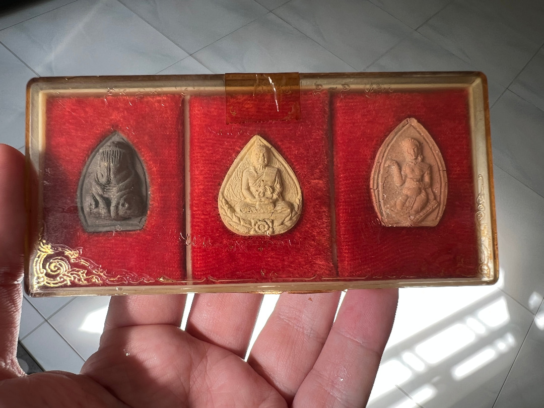 3 amulets box set, Hobbies & Toys, Memorabilia & Collectibles ...