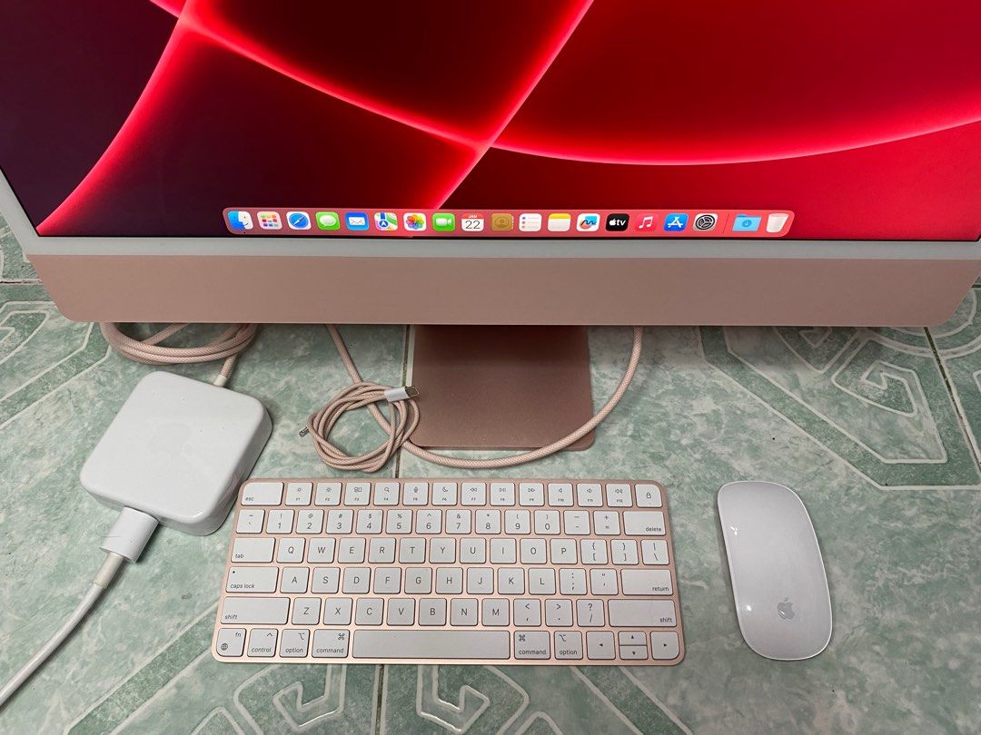 Apple iMac 2021 M1 Chip 8gb ram 256gb SSD 24" Complete Under warranty til April 2, 2023 ...