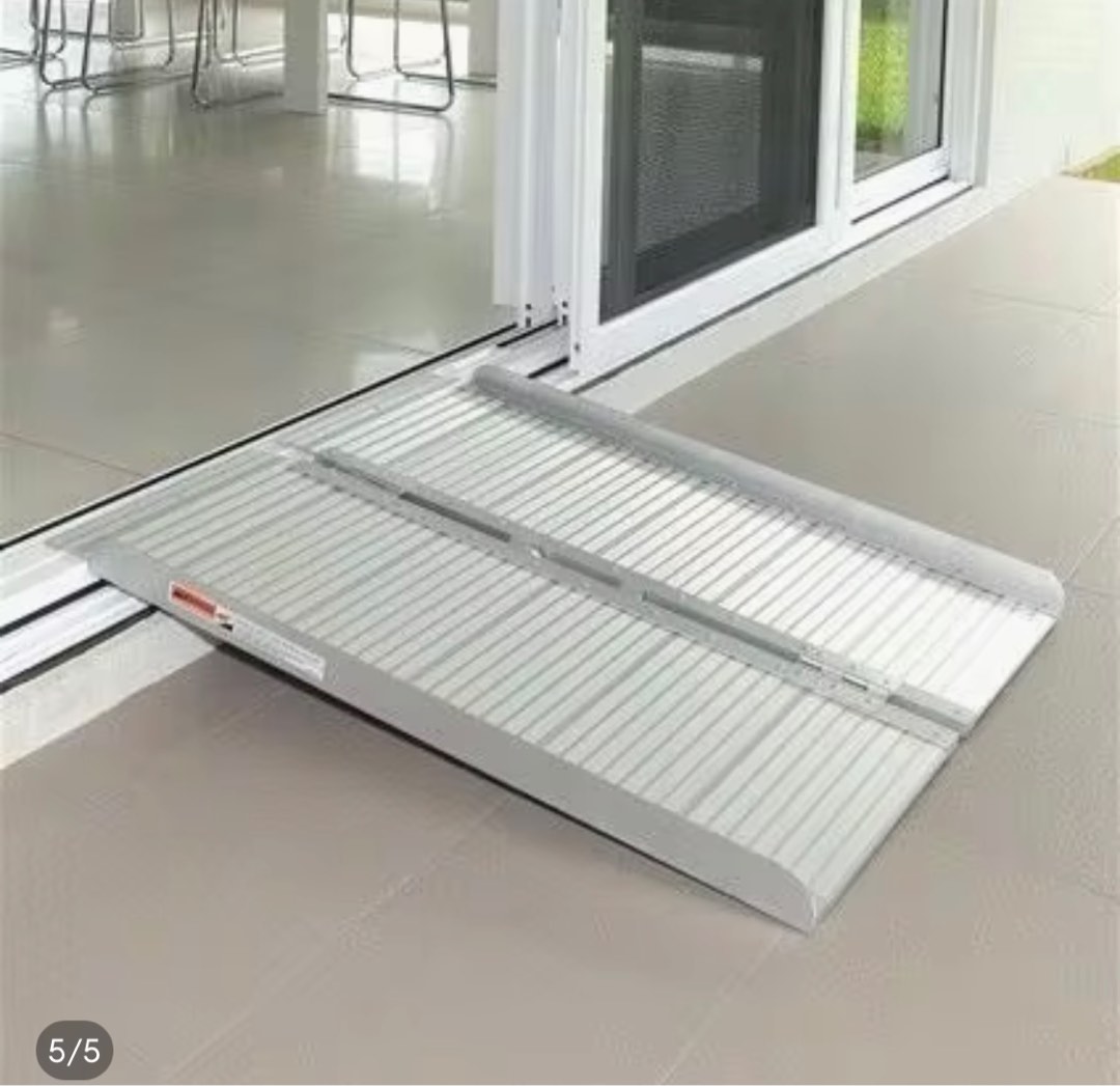 Bi-fold portable aluminium ramp (5 ft), Furniture & Home Living, Home ...