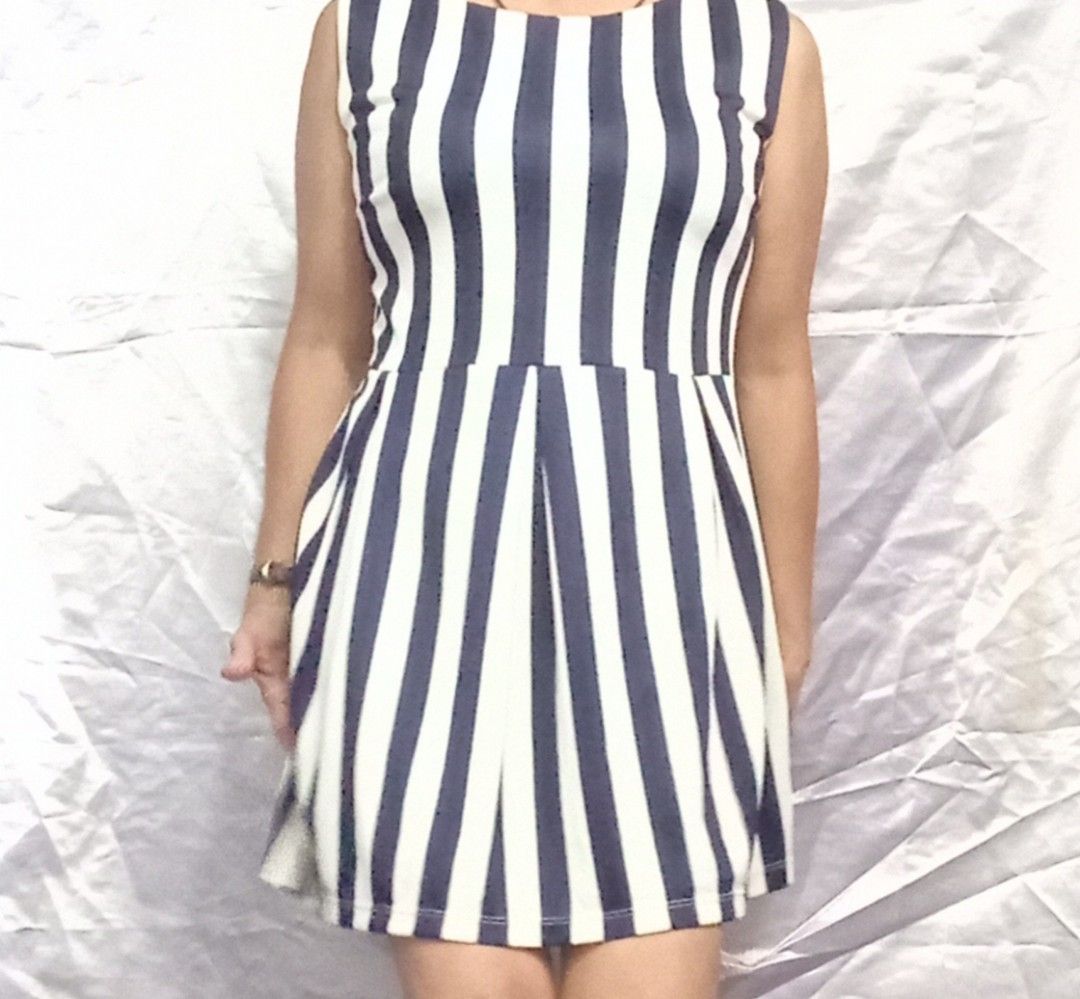 Boat Neck Vertically Blue Lined Dress, Women's Fashion, Dresses & Sets ...