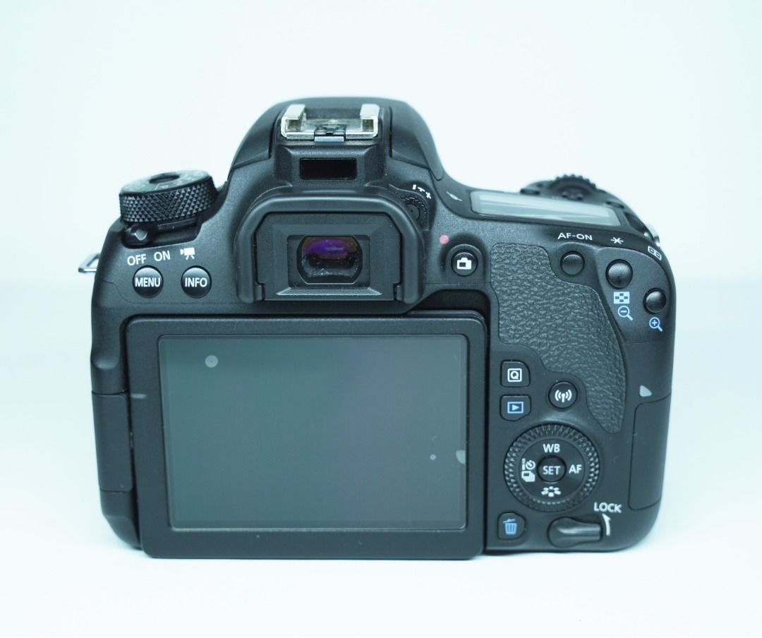 Canon EOS 77D DSLR CAMERA (with 18-55mm f/4 IS STM kit lens + 16GB SD ...