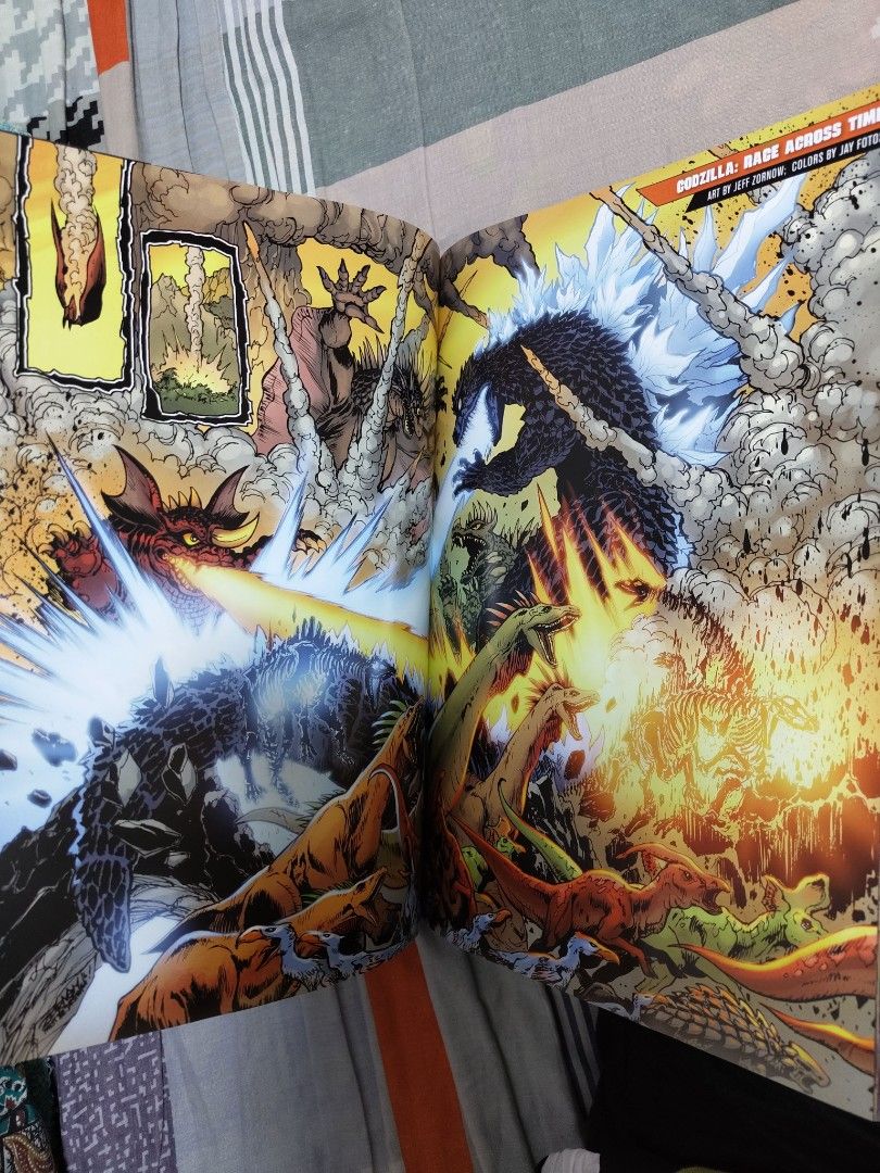 CR Loves GODZILLA: Cover Compendium Art Cover Book Comic, Hobbies ...