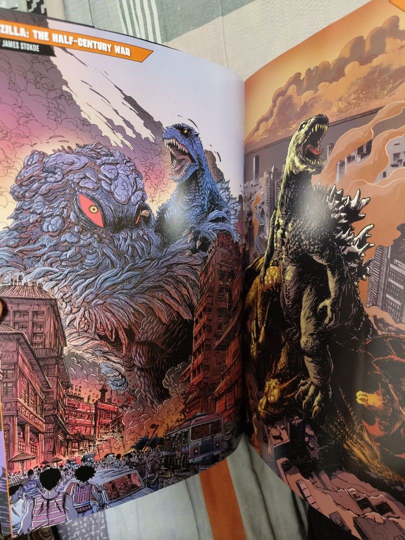 CR Loves GODZILLA: Cover Compendium Art Cover Book Comic, Hobbies ...
