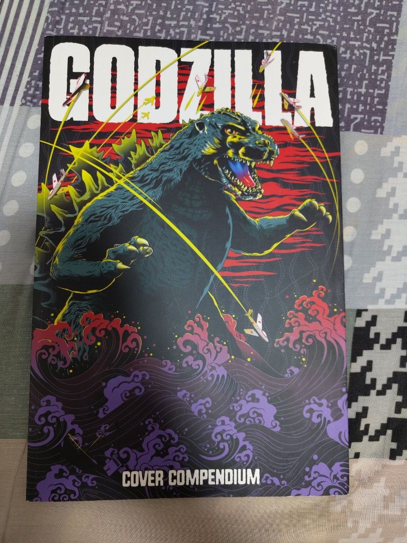 CR Loves GODZILLA: Cover Compendium Art Cover Book Comic, Hobbies ...