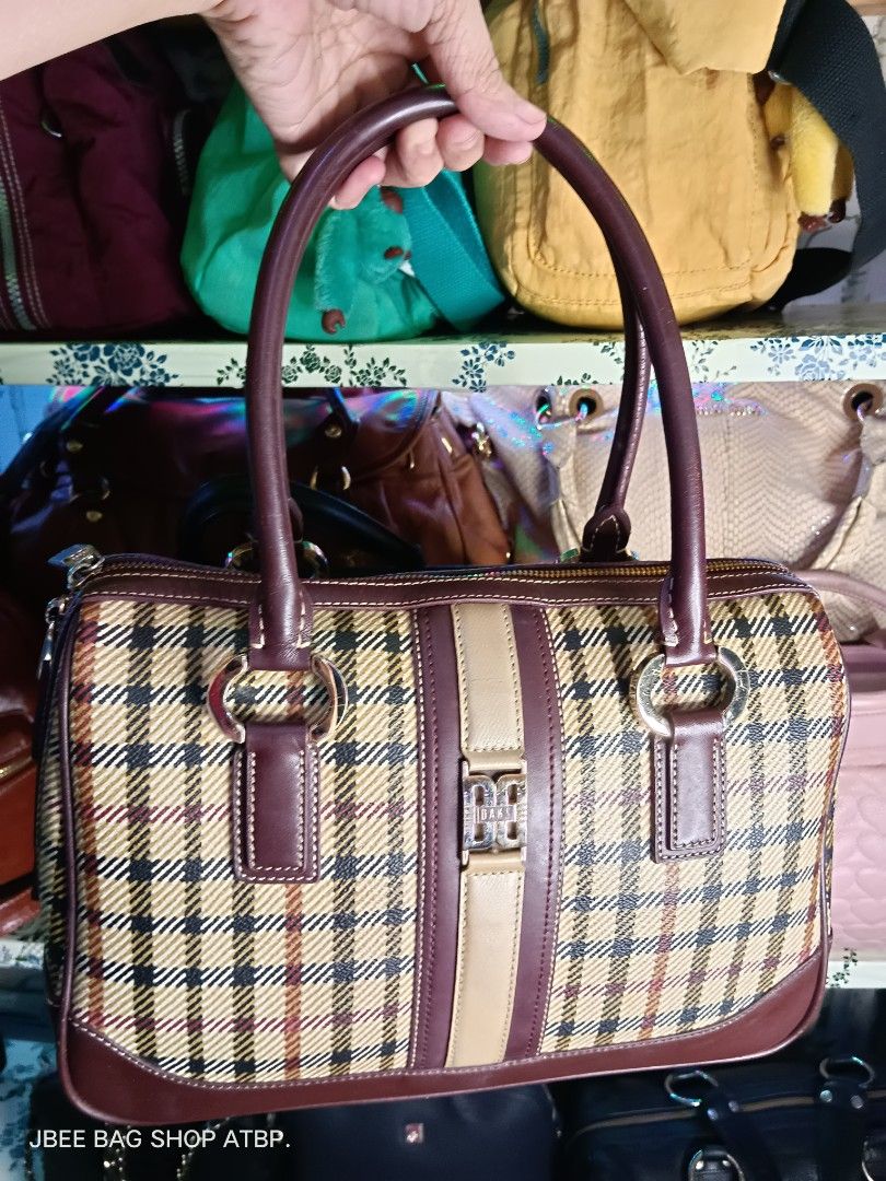 DAKS SHOULDER BAGS, Women's Fashion, Bags & Wallets, Shoulder Bags on Carousell