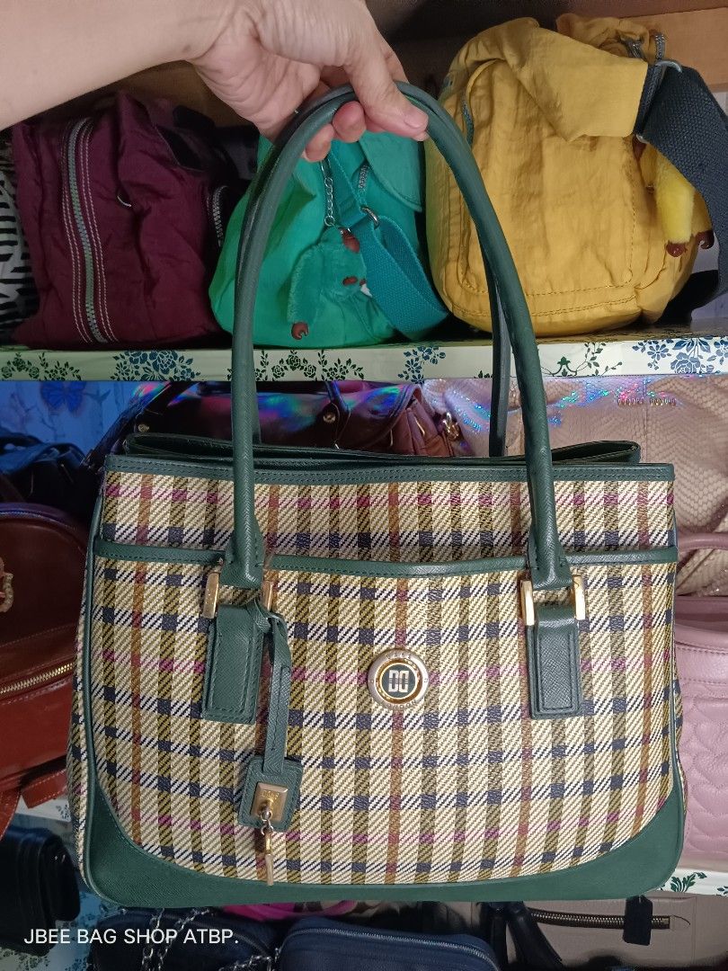 DAKS SHOULDER BAGS, Women's Fashion, Bags & Wallets, Shoulder Bags on Carousell