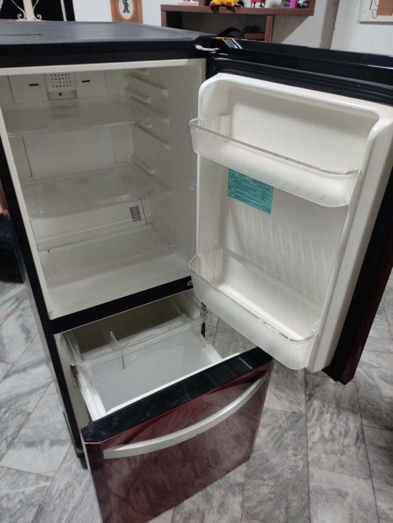 DEFECTIVE Haier Refrigerator 110v, TV & Home Appliances, Kitchen ...