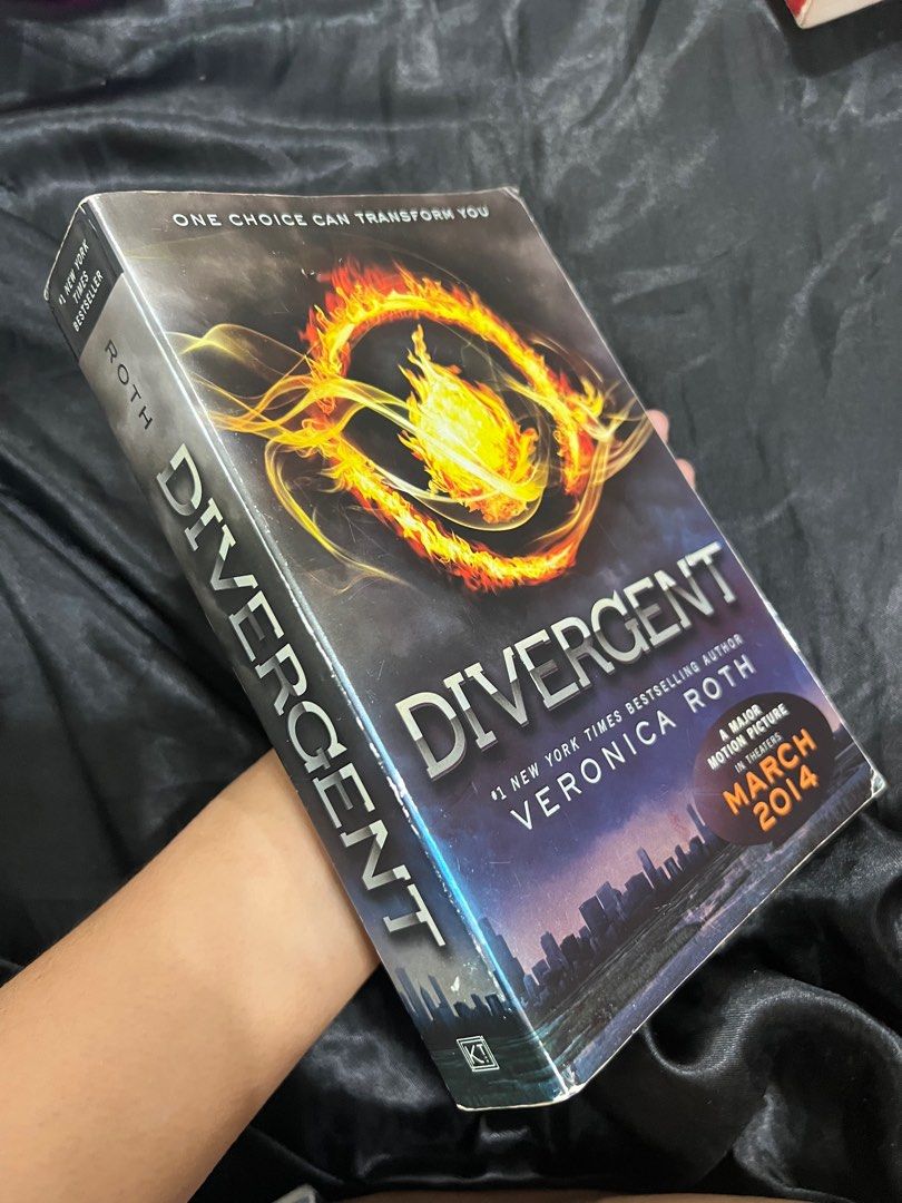 Divergent by Veronica Roth, Hobbies & Toys, Books & Magazines, Fiction ...