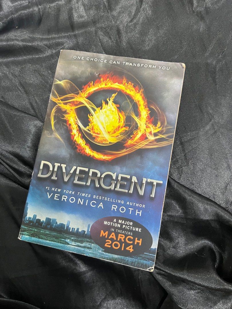 Divergent by Veronica Roth, Hobbies & Toys, Books & Magazines, Fiction ...