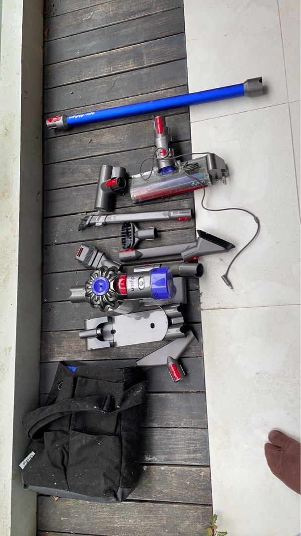 Dyson V10 slim, Furniture & Home Living, Cleaning & Homecare Supplies ...