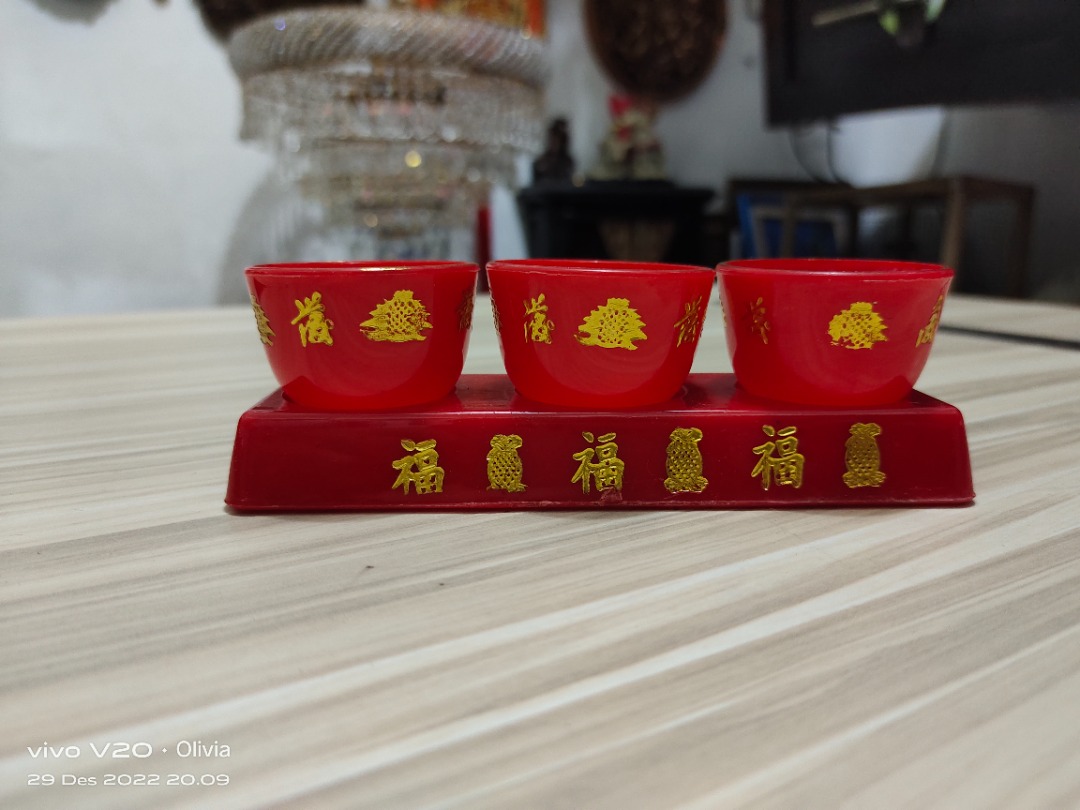 Gelas Altar Sembayang Plastik, Antik, Pajangan di Carousell