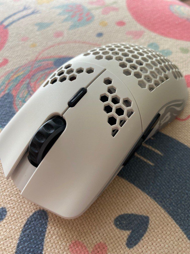 Glorious model O wireless white, 電腦＆科技, 電腦周邊及配件, 電腦滑鼠及相關產品 - Carousell