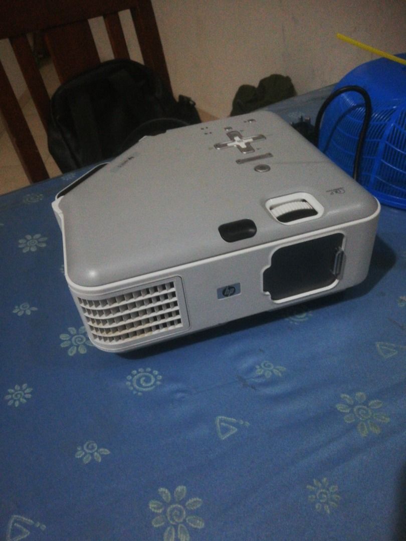 Hp projector, Computers & Tech, Printers, Scanners & Copiers on Carousell