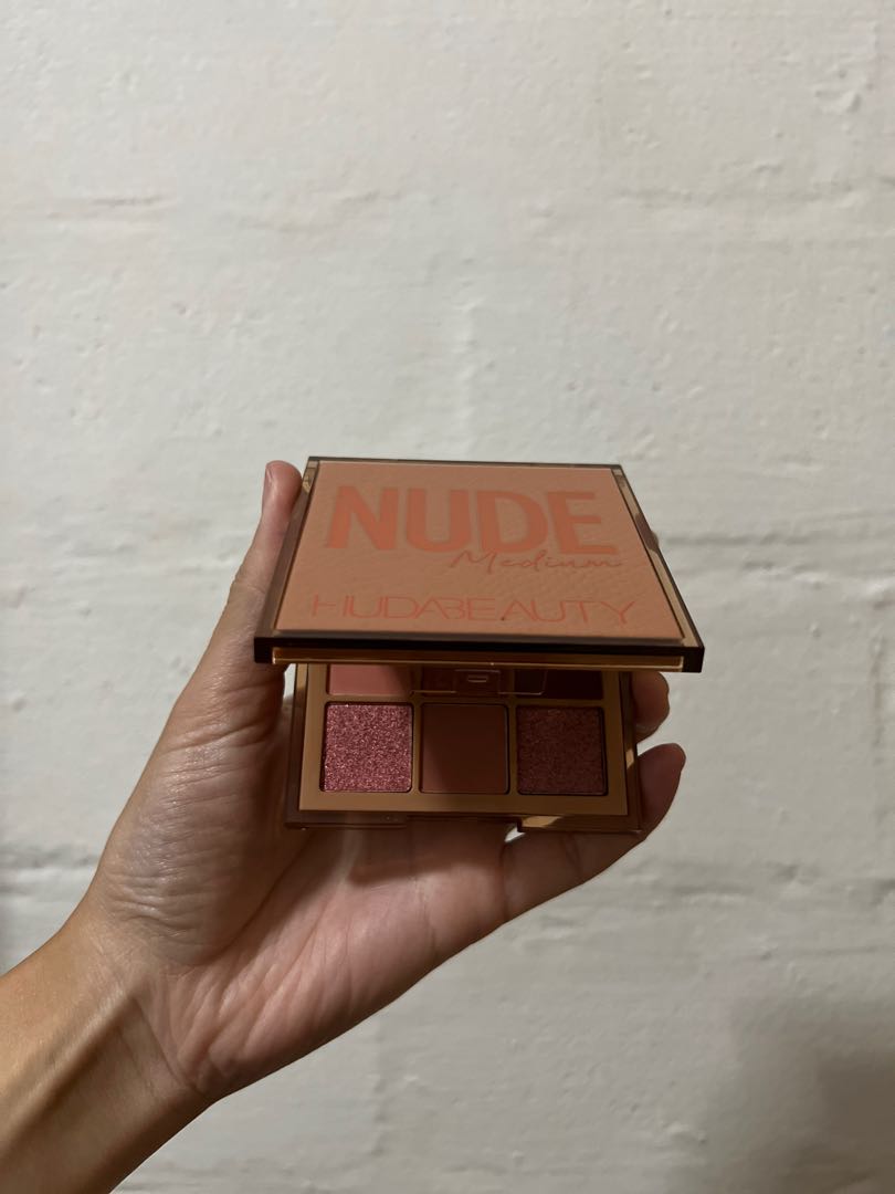 Huda medium nude obsessions, Beauty & Personal Care, Face, Makeup on Carousell