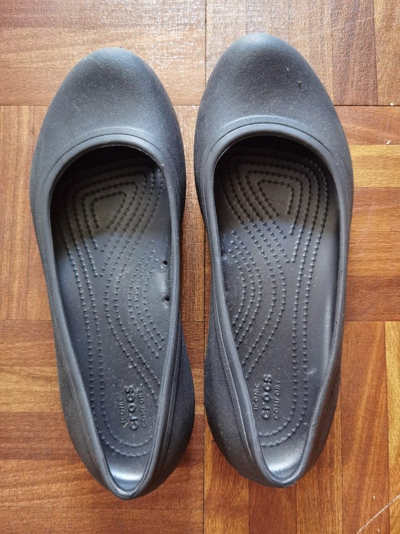 Iconic crocs flats, Women's Fashion, Footwear, Flats & Sandals on Carousell