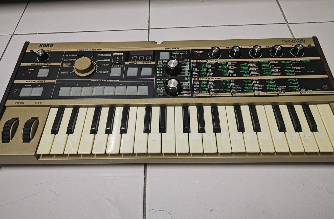 Korg MicroKORG synthesizer keyboard, Hobbies & Toys, Music & Media ...