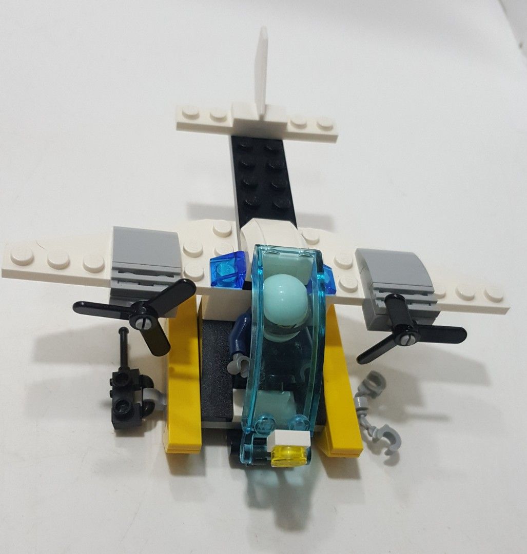 LEGO City 30346 樂高海上巡邏直升機包埋警察人仔1個。 正版9成9新已砌好已封存實物如圖 。沒盒沒說明書但可點激以下連結看如何砌 ...