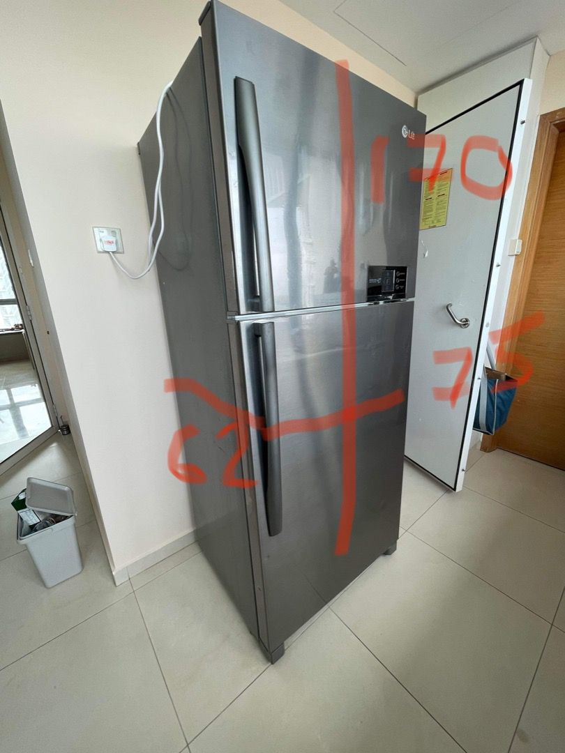 LG fridge 1 year old only, TV & Home Appliances, Kitchen Appliances ...