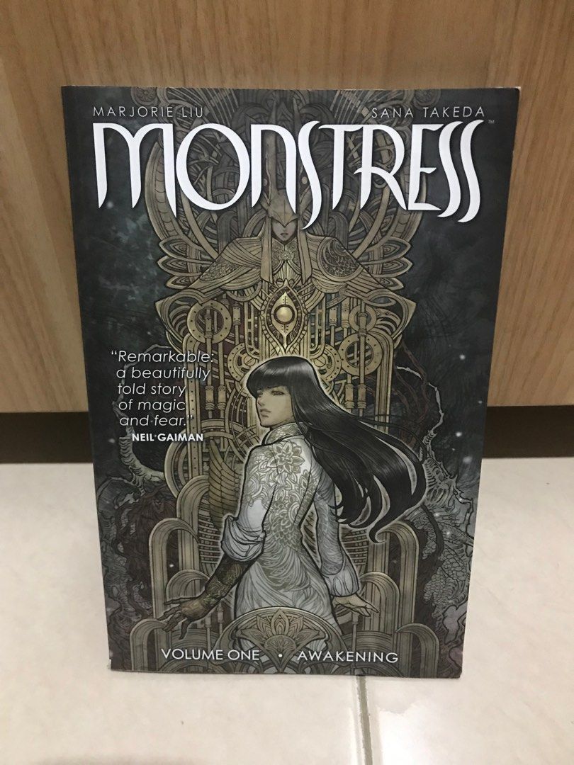 Monstress - English preloved comic - graphic novel, Buku & Alat Tulis, Komik dan Manga di Carousell