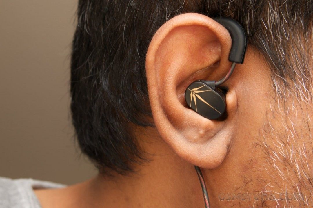 Moondrop Chu w MIC + Spring tips, Audio, Earphones on Carousell