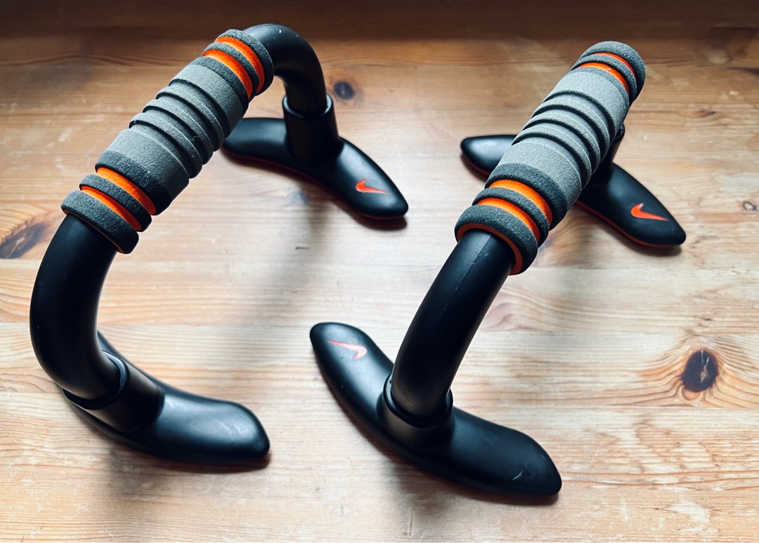 Nike Push Up Grips 1.0 掌上壓握把 (絕版）, 運動產品, 運動與健身, 運動與健身 - 拉伸配件 - Carousell