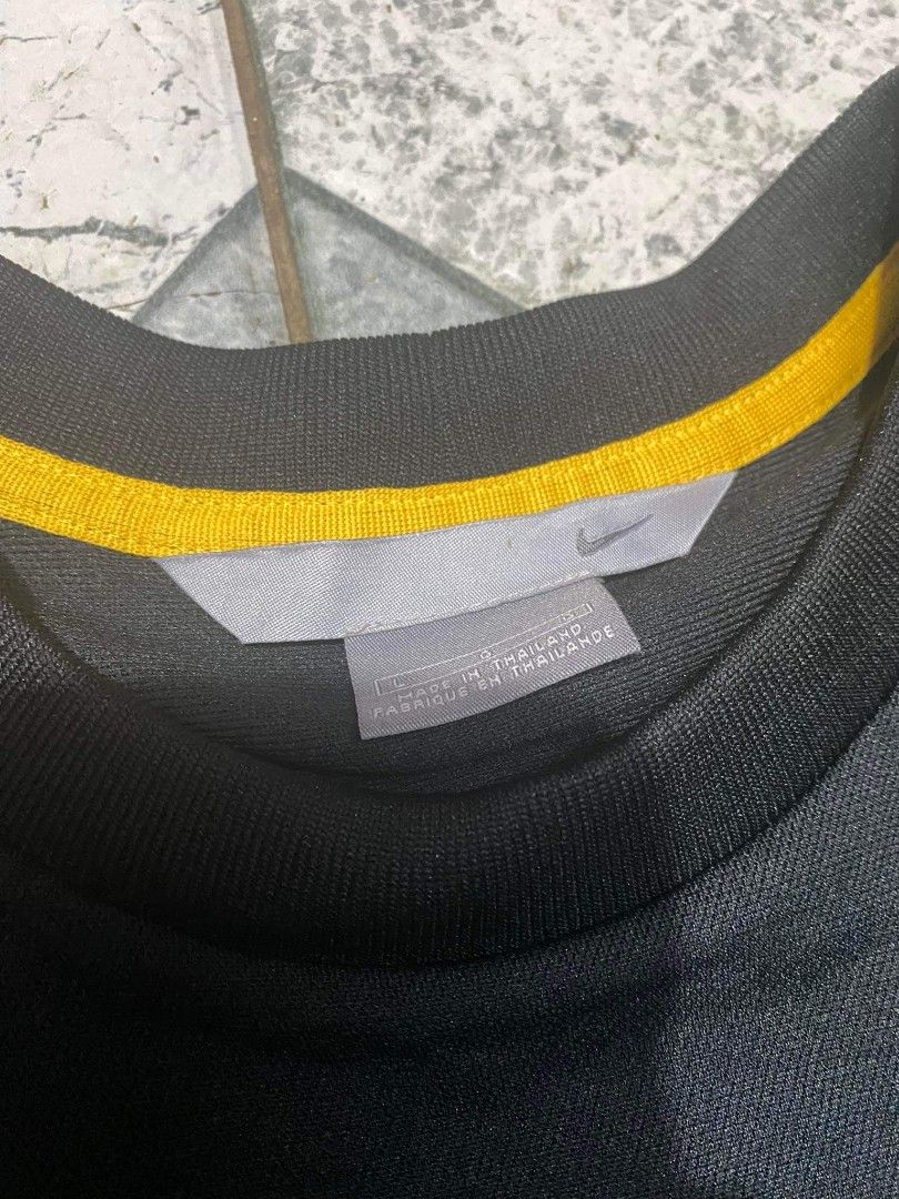 Nike vintage, Men's Fashion, Tops & Sets, Tshirts & Polo Shirts on Carousell