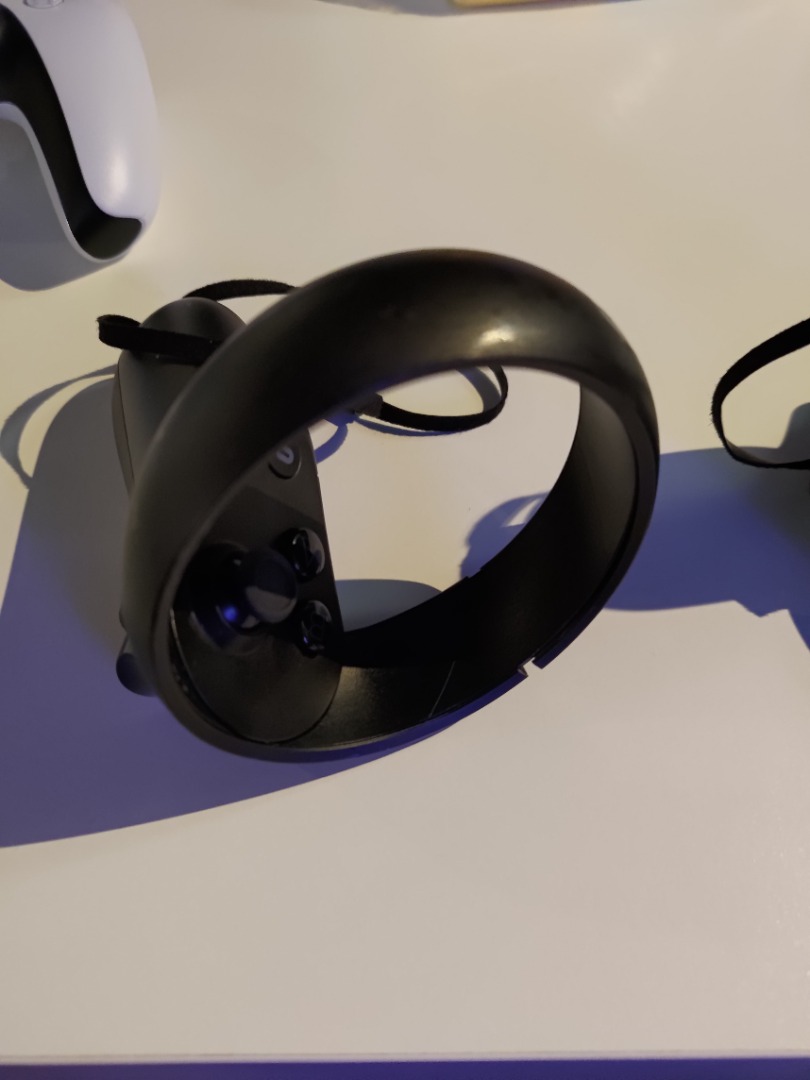 Oculus Rift S Right controller (Chipped), Video Gaming, Gaming ...