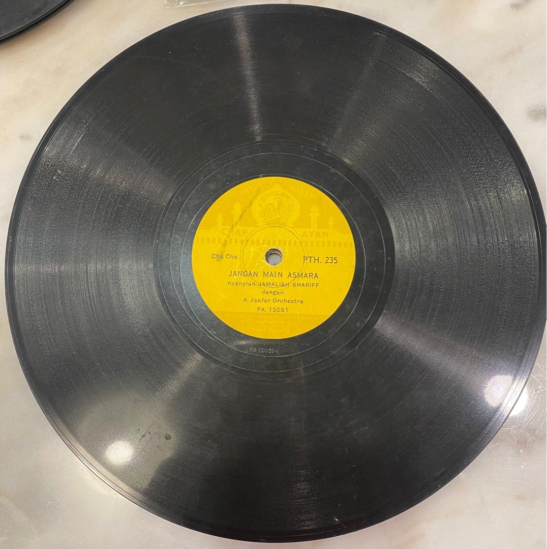 Piring Batu 78 RPM - Jamaliah Shariff, Hobbies & Toys, Music & Media ...