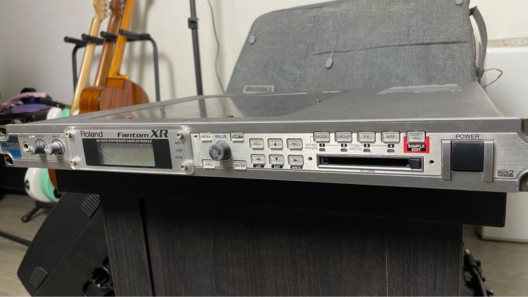 Roland Fantom XR Rack Synthesiser/Sampler, 興趣及遊戲, 音樂、樂器 & 配件, 樂器 ...