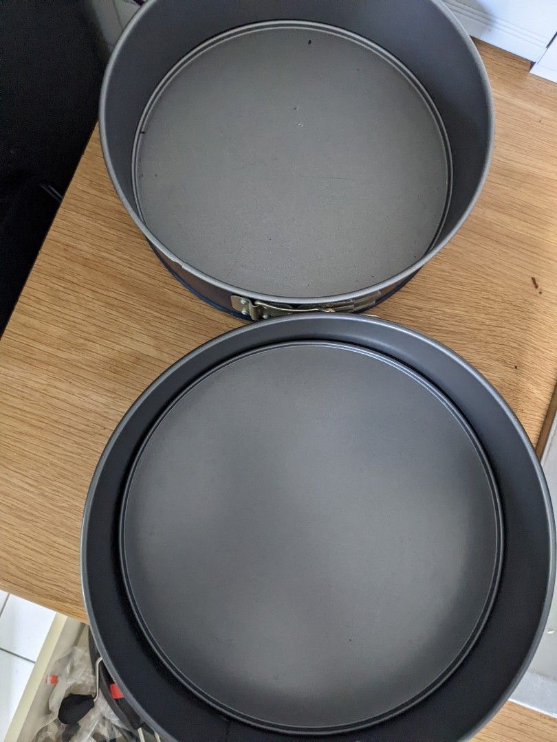Round Cake Tin 2 sizes, Furniture & Home Living, Kitchenware ...