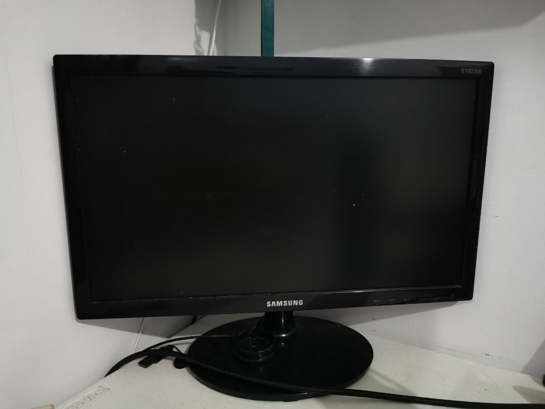 Samsung Monitor S19D300, Computers & Tech, Parts & Accessories, Monitor ...