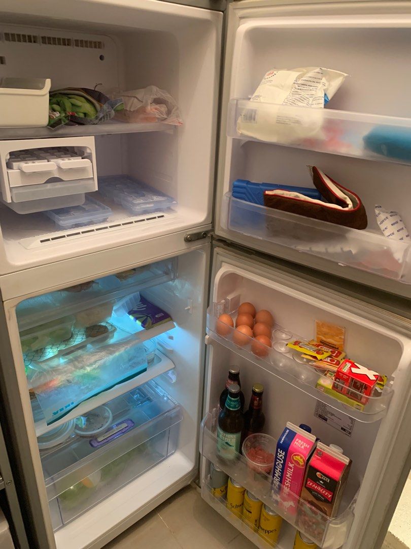 Samsung RT2ASRTS 197L Fridge/Freezer, TV & Home Appliances, Kitchen ...