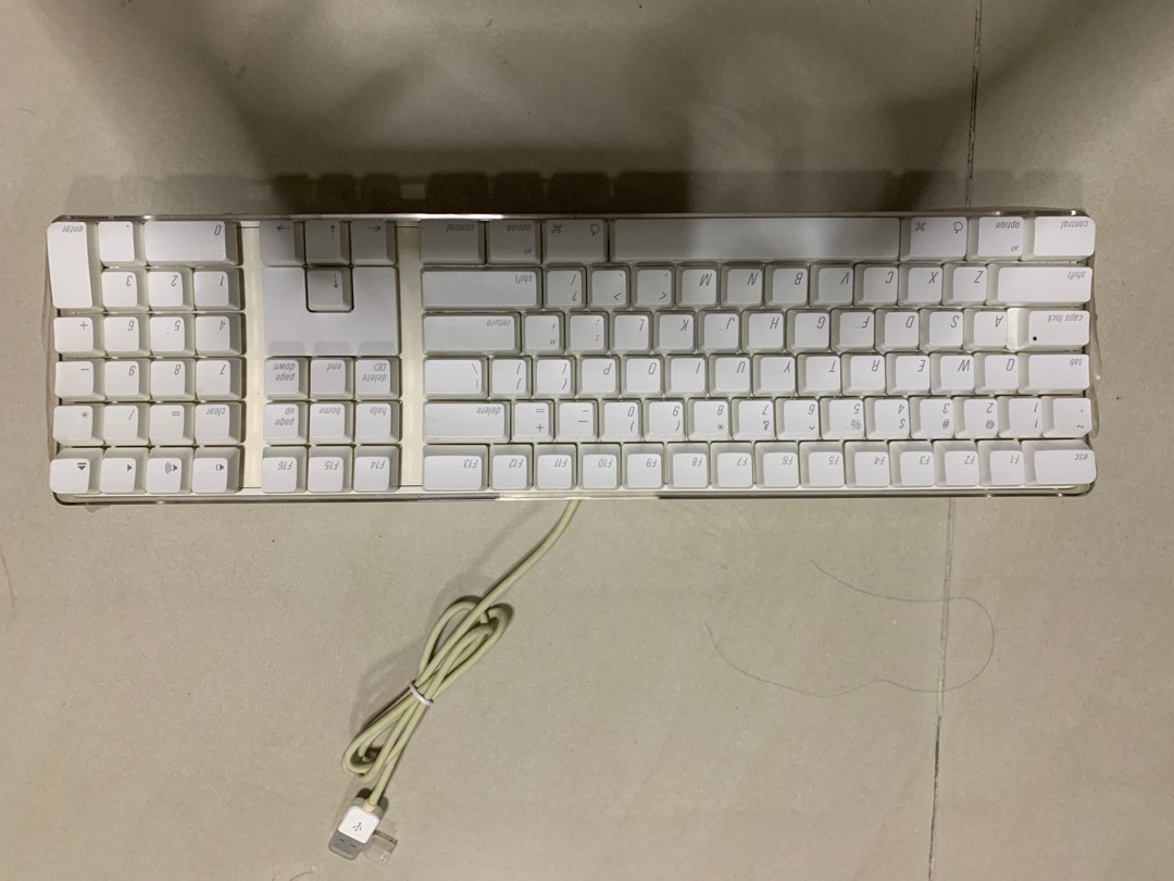 Vintage 2005 apple keyboard, Computers & Tech, Parts & Accessories ...