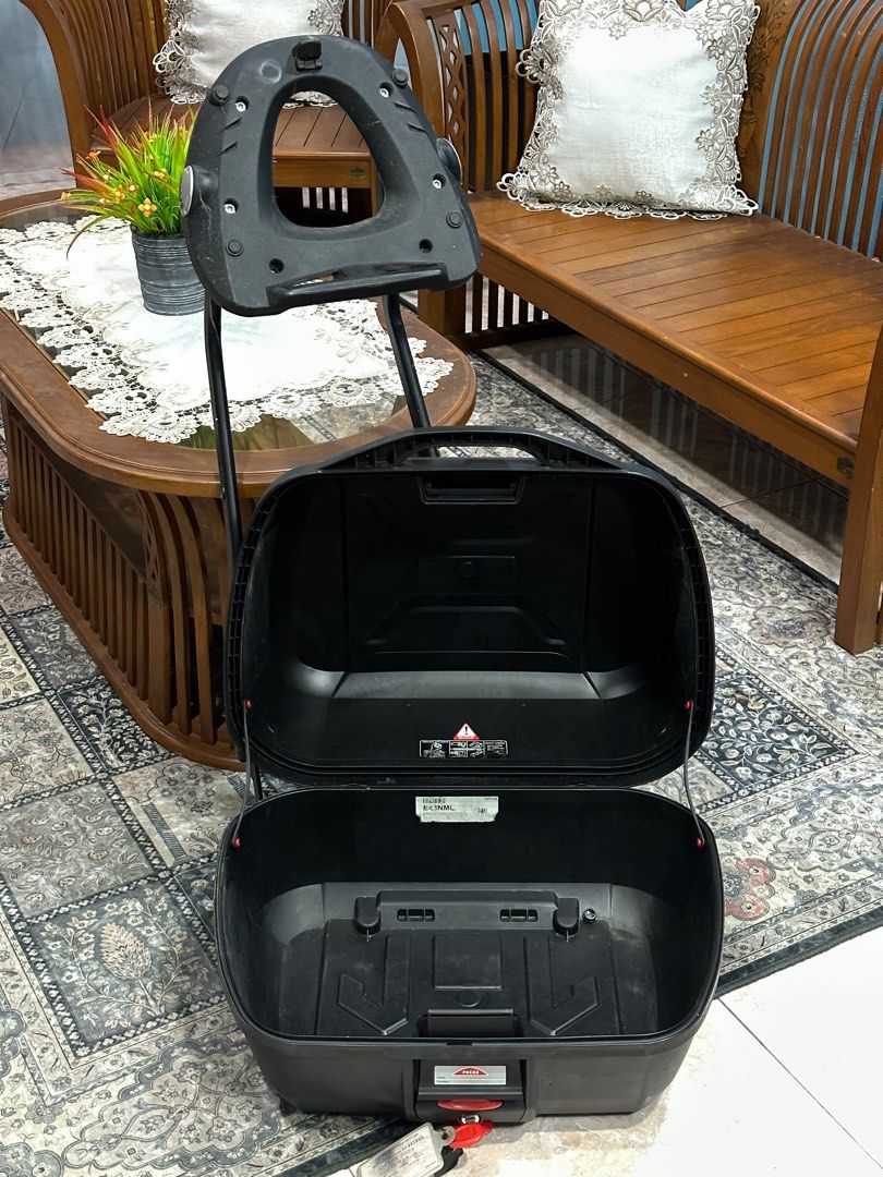 Y15 Givi Box 43L & Monorack Givi, Motorbikes on Carousell