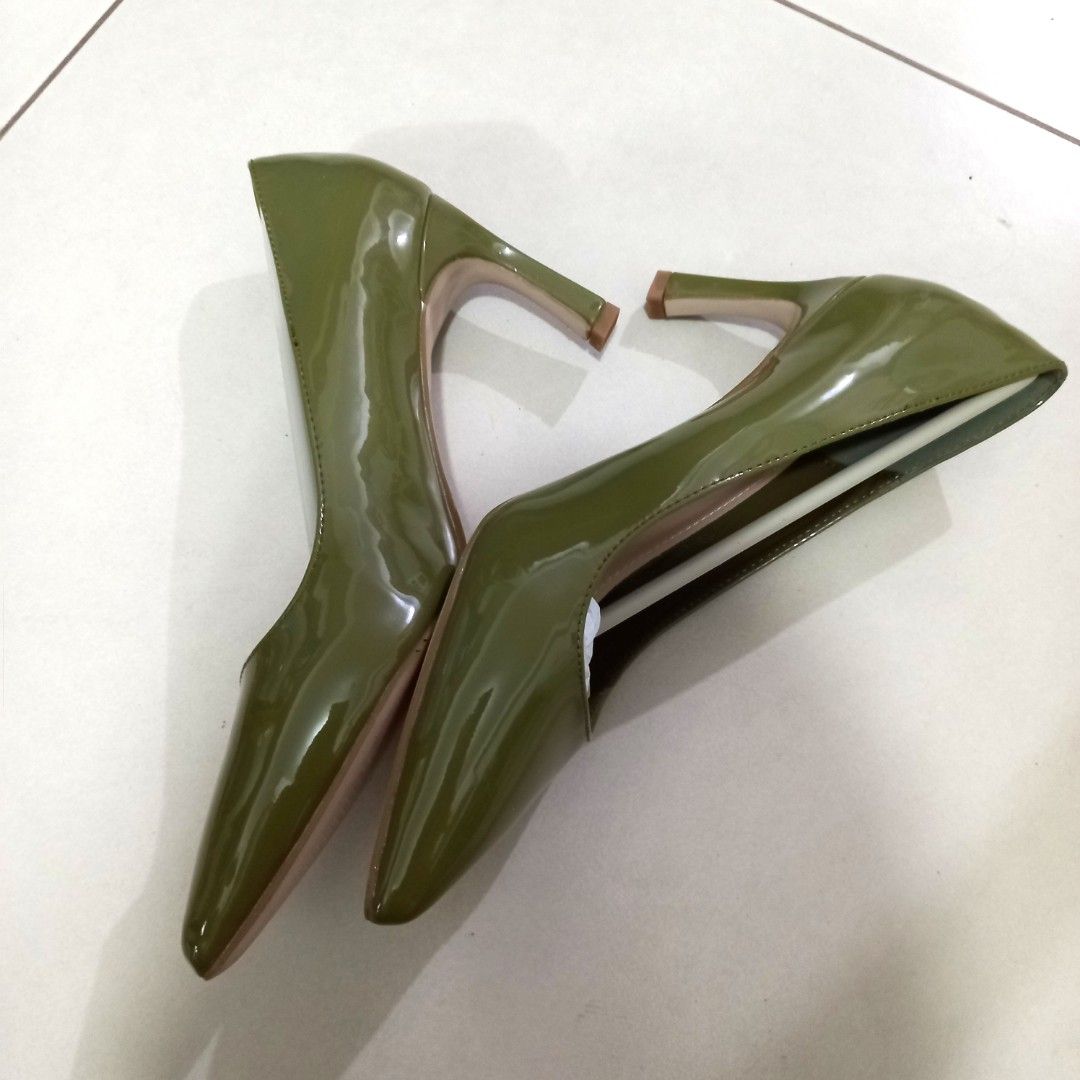 Army green heels 39, Women's Fashion, Footwear, Heels on Carousell