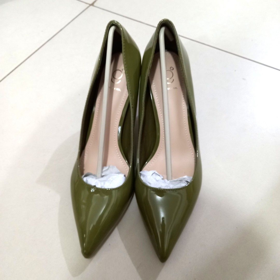 Army green heels 39, Women's Fashion, Footwear, Heels on Carousell