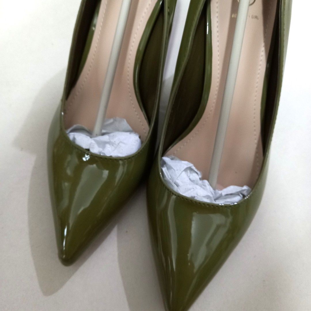 Army green heels 39, Women's Fashion, Footwear, Heels on Carousell