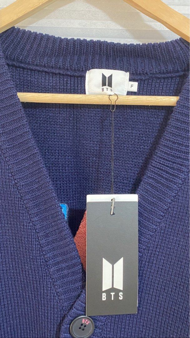 HOUSE OF BTS OFFICIAL DNA CARDIGAN, Hobbies & Toys, Memorabilia ...