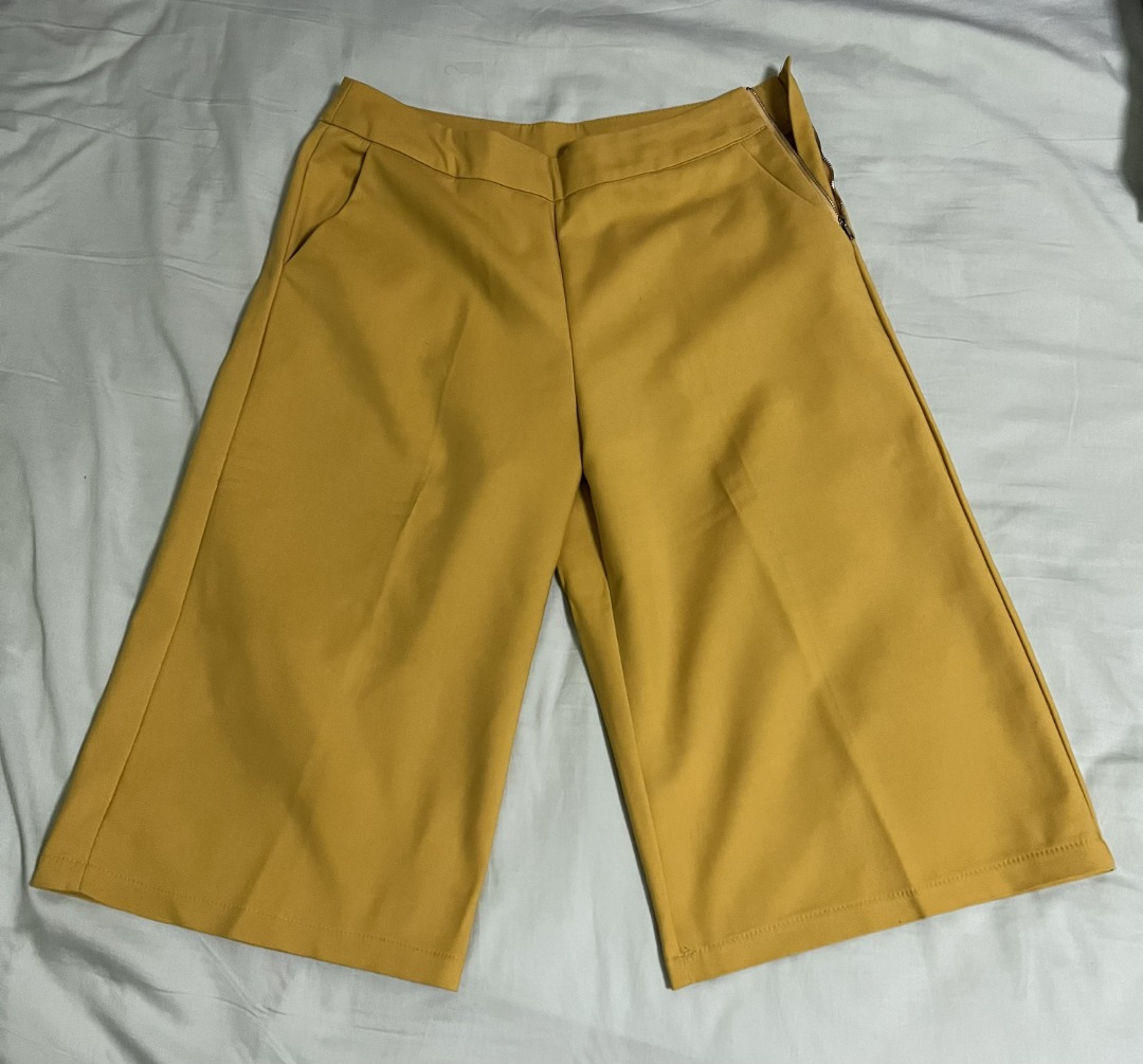 Capri Pants Womens Fashion Bottoms Other Bottoms On Carousell