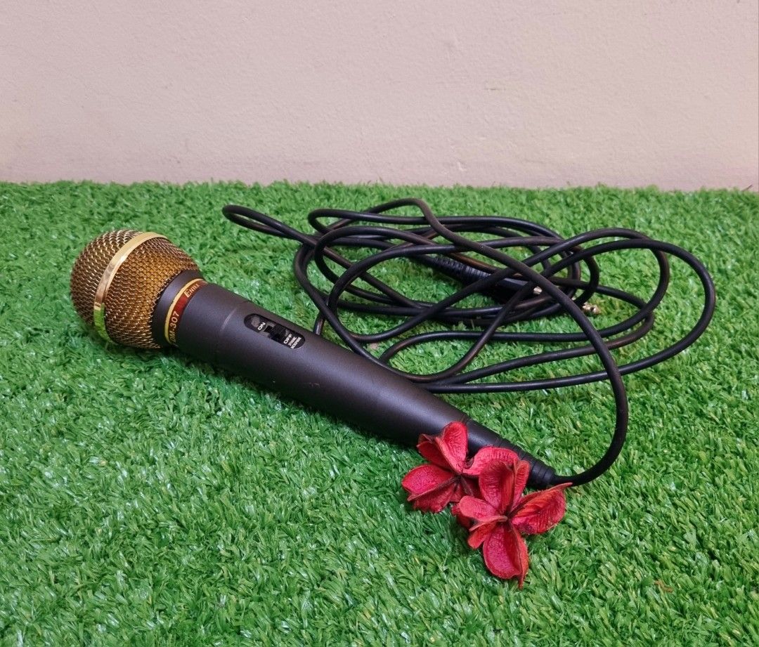 Classic Microphone Dynamic DM-307, Audio, Microphones on Carousell