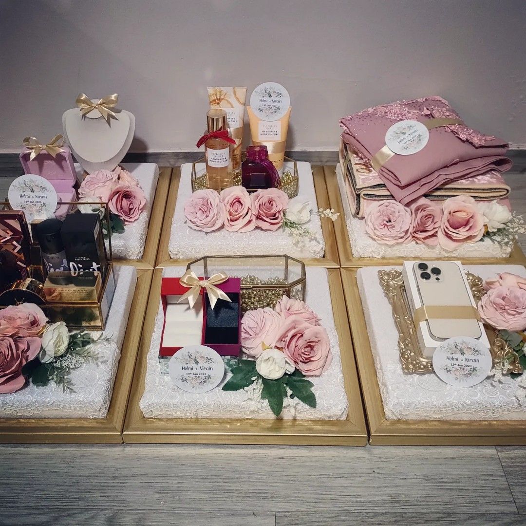 Dulang Gubahan Hantaran - Gold Frame Tray, Everything Else on Carousell