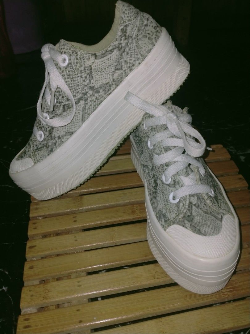 HOZ shoes snake design, Women's Fashion, Footwear, Sneakers on Carousell