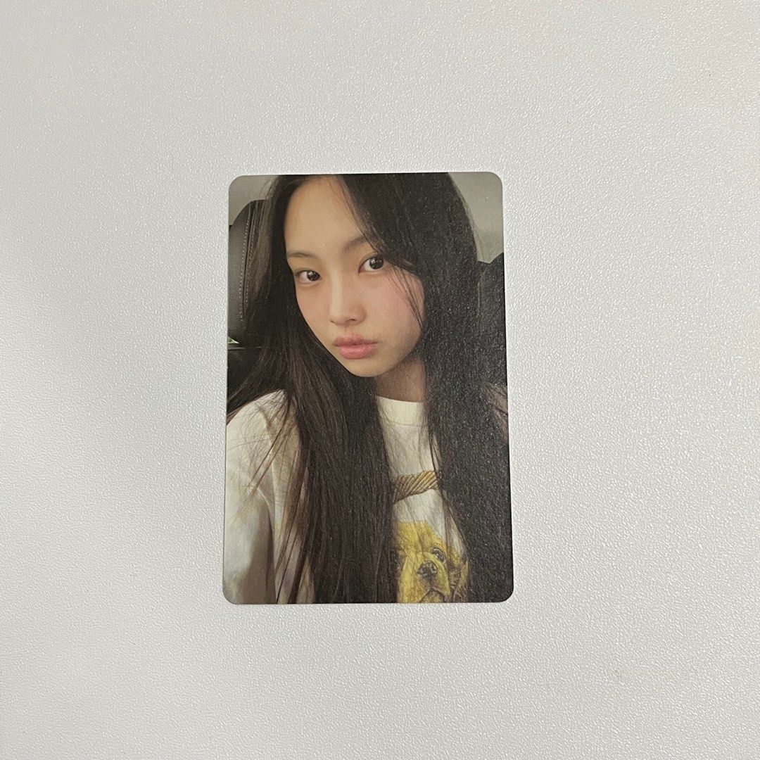 Hyein bare faced NewJeans Bluebook album (Hyein ver.) Photocard Poca ...