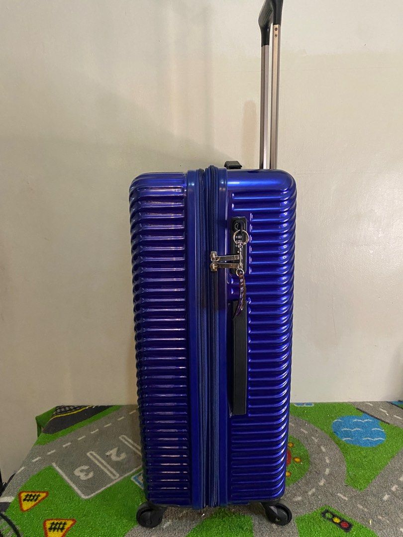 Luggage (Everlast) from Japan with Key TSA approved and Expandable, Hobbies & Toys, Travel ...