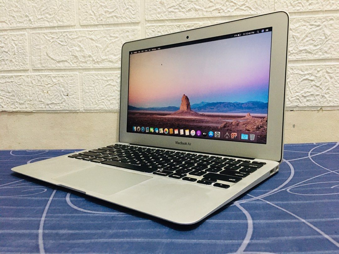 MacBook Aur 11inch, Early 2015 4GB 128SSD MacOs Catalina Version 10.15 ...