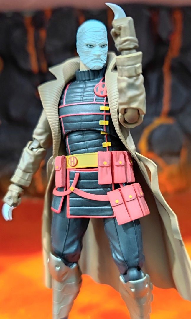 Mafex Hush (Batman:Hush Ver) DC, Hobbies & Toys, Toys & Games on Carousell