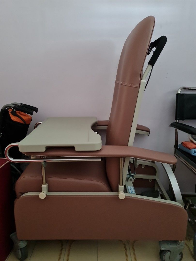 Manual Reclining Geriatric Chair with tray, Health & Nutrition ...