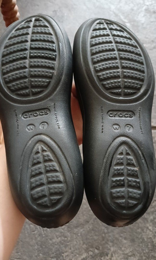 Original Crocs, Women's Fashion, Footwear, Flats & Sandals on Carousell