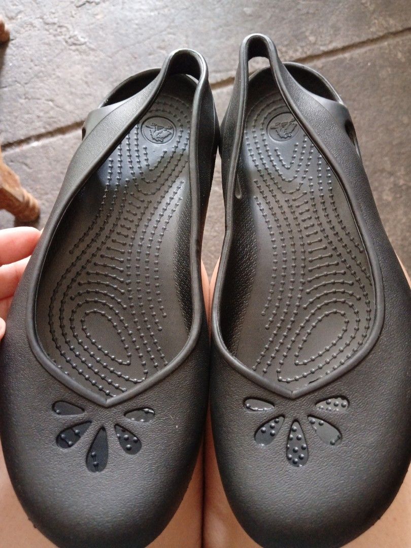 Original Crocs, Women's Fashion, Footwear, Flats & Sandals on Carousell